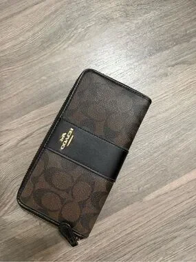 Coach | Bags | Coach Brown Signature Crossbody With Matching Wallet ...